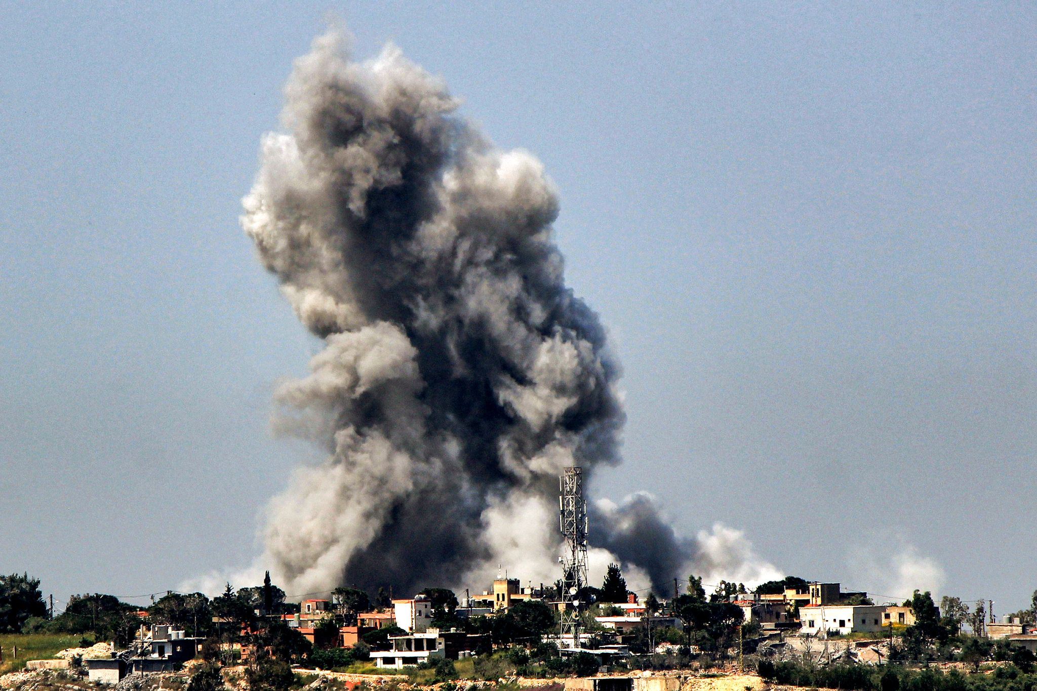 Israel, Hezbollah continue to trade attacks ahead of Washington talks
