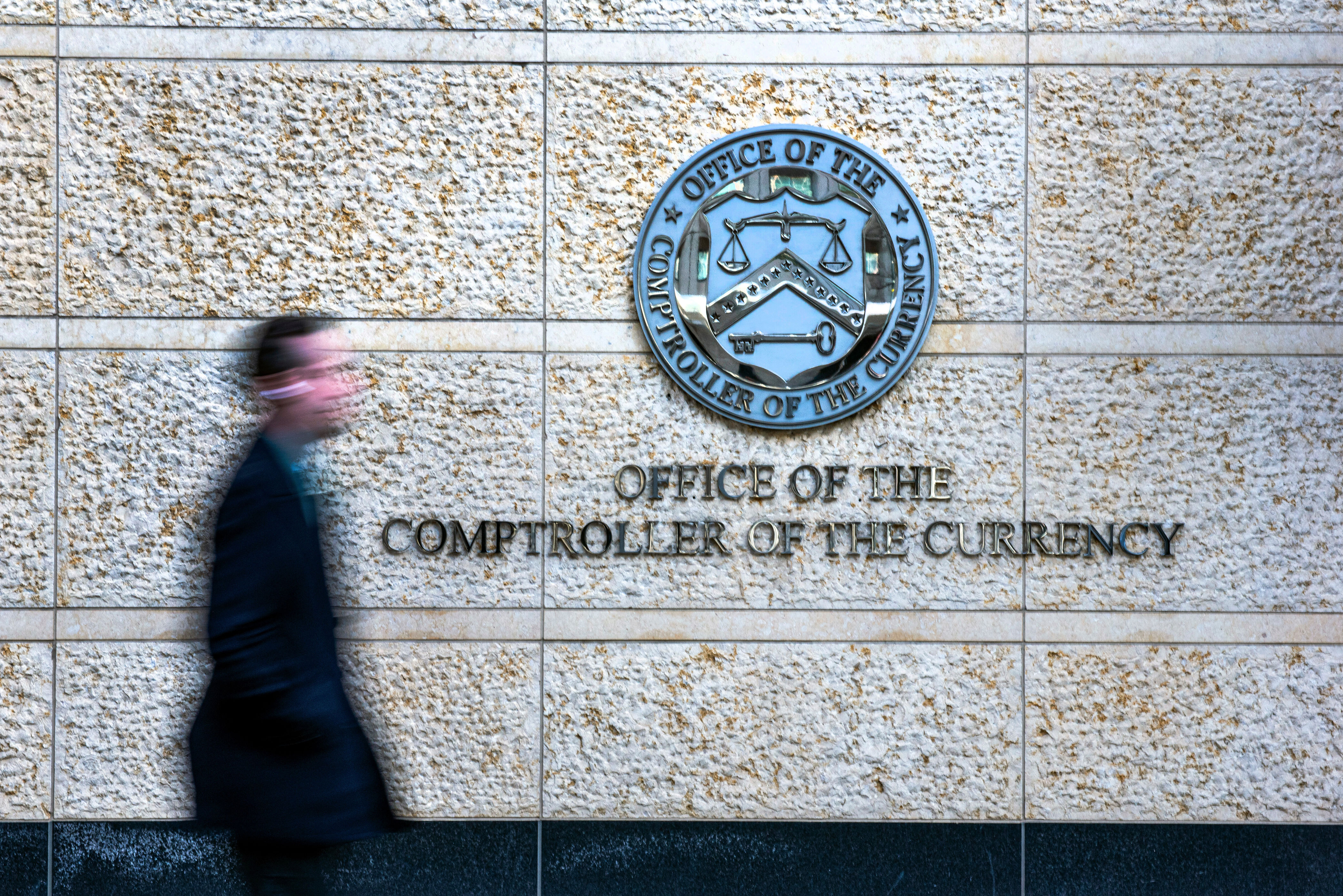 Trump administration sides with banks in Illinois swipe fee case