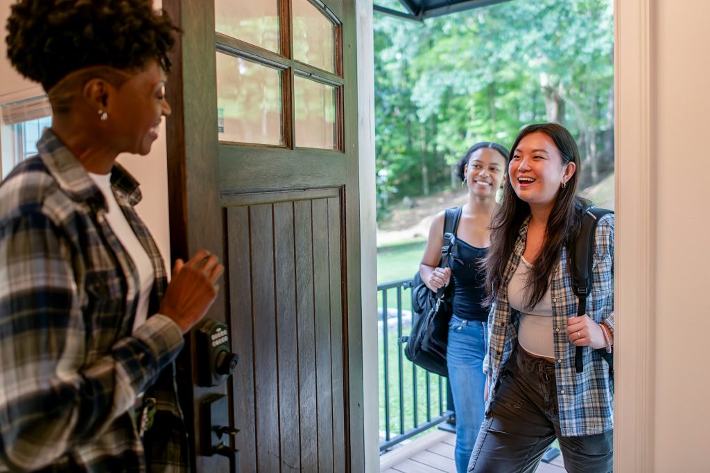 16 rules you need to follow to be a good house guest