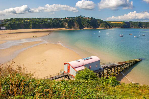 Beach in UK's best seaside town loses Blue Flag status over water ...