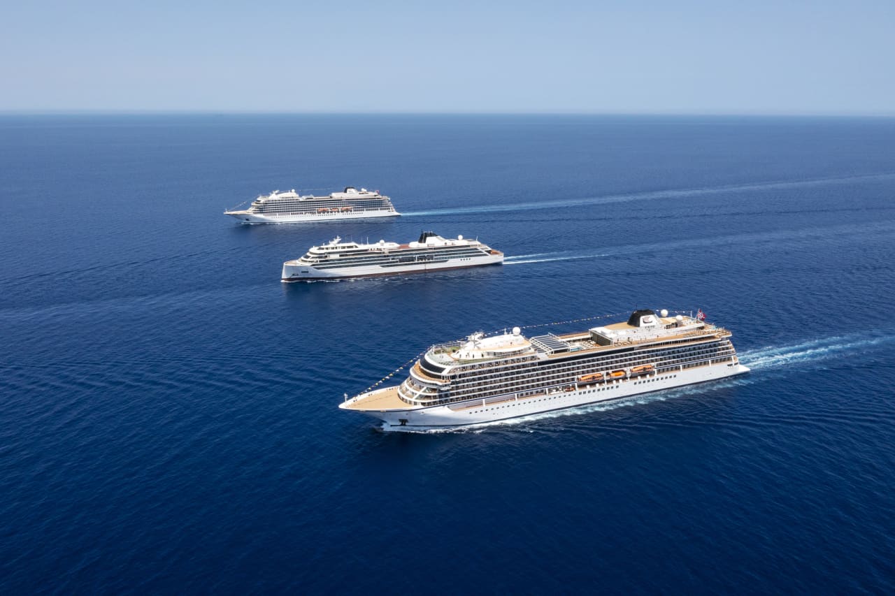 Viking gets new CEO amid growing cruise demand. The stock sails higher.