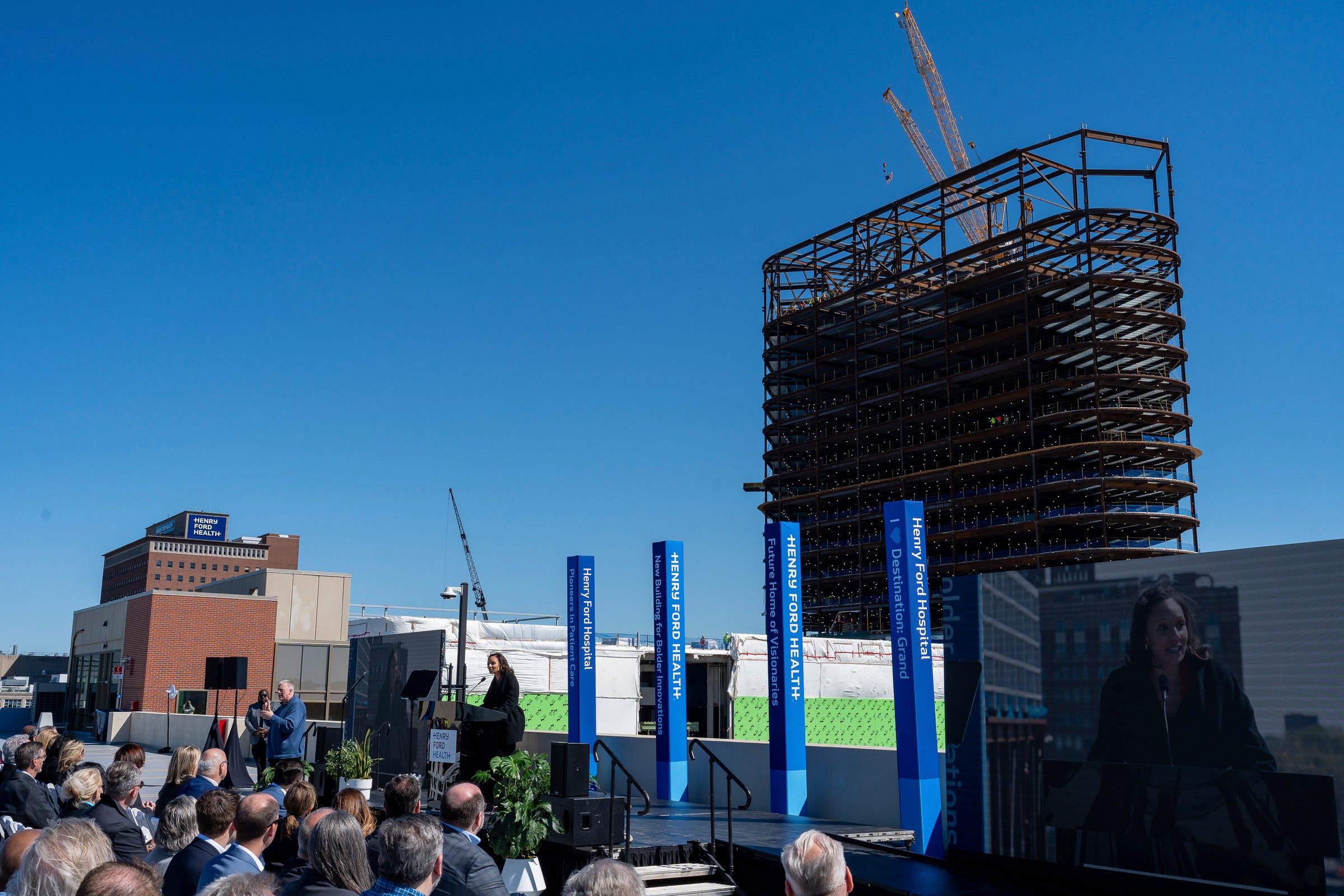 New Henry Ford Hospital tower in Detroit reaches final height