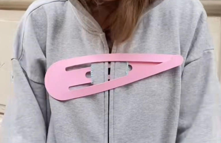 Quel est ce sweat au détail insolite qui envahit les réseaux sociaux