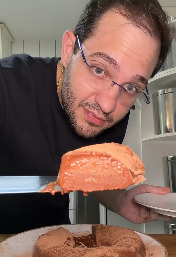 Bolo de chocolate com apenas 2 ingredientes: receita simples e rápida