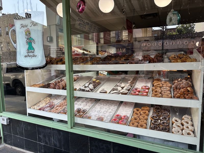 One small bakery in New York prepares the most mouthwatering donuts you ...