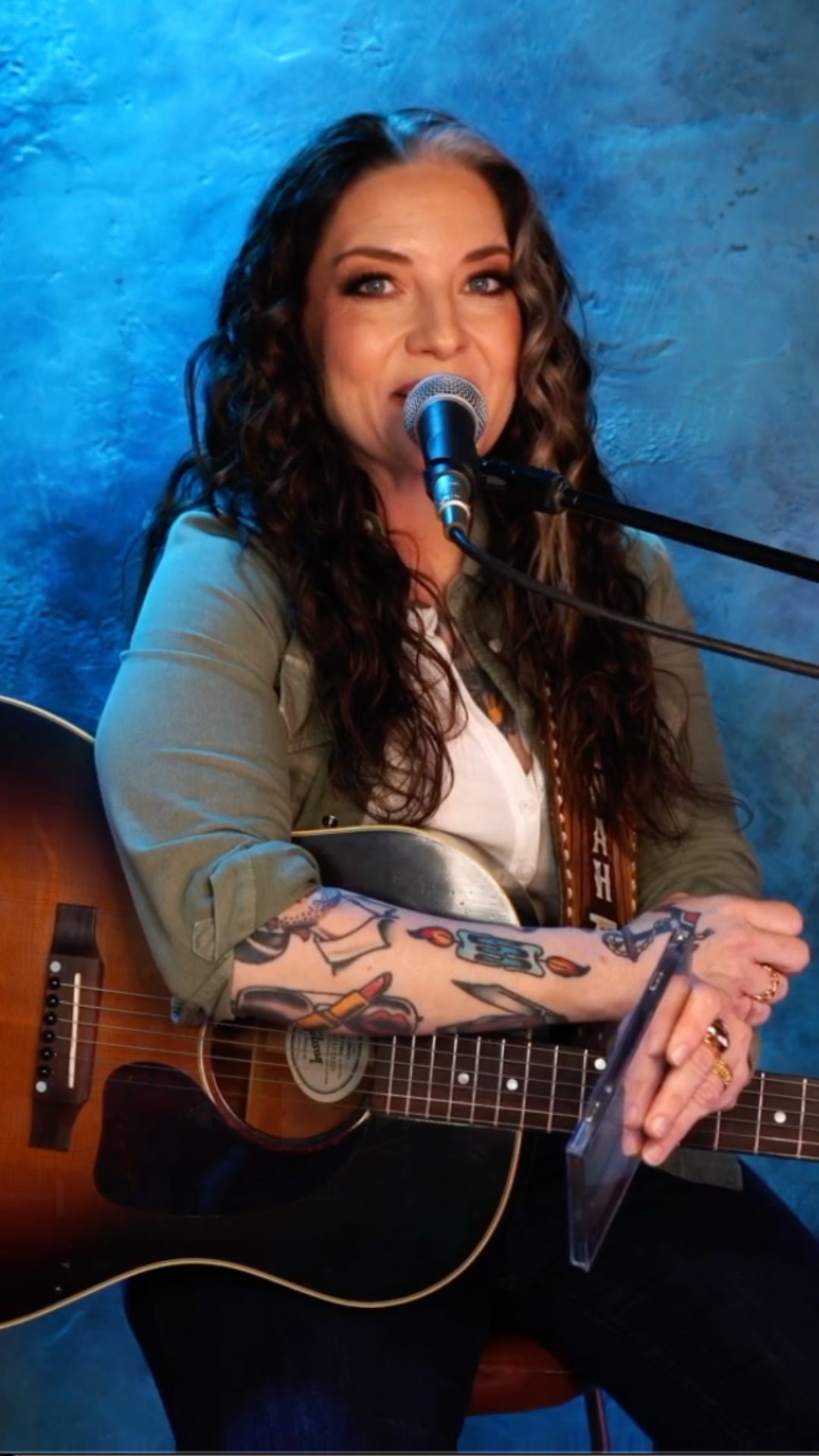 Ashley McBryde celebrates new album 'Wild' live