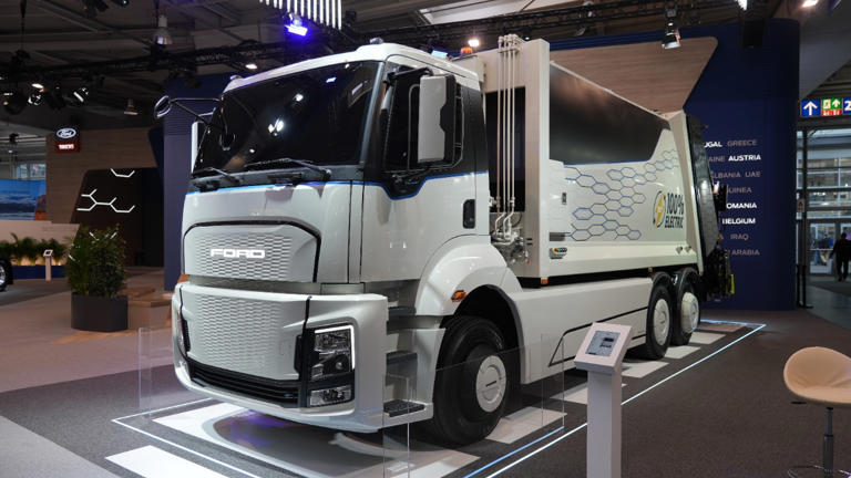 California’s $1 billion electric truck program covers drayage trucks ...