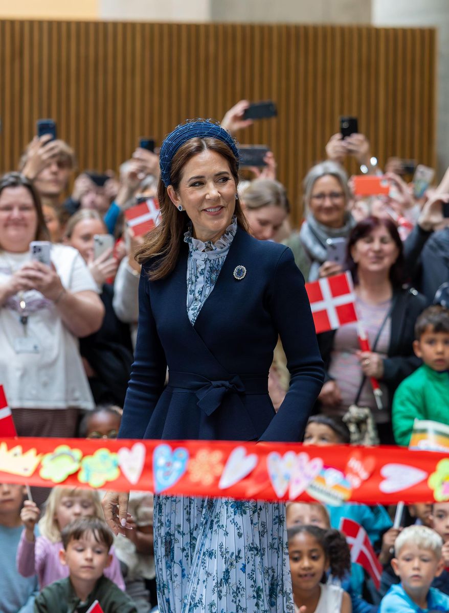 Queen Mary’s blue ensemble hid a striking royal jewelry moment
