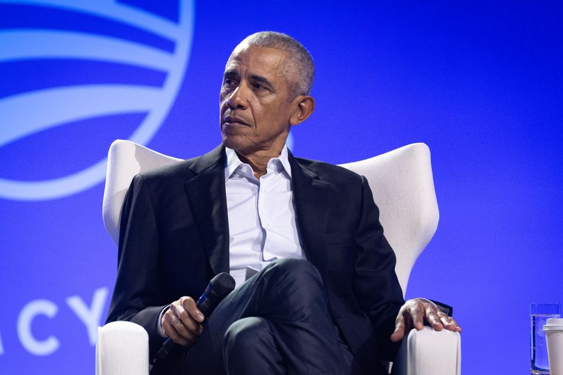 Barack Obama admits he's teary-eyed as he and wife Michelle put on ...