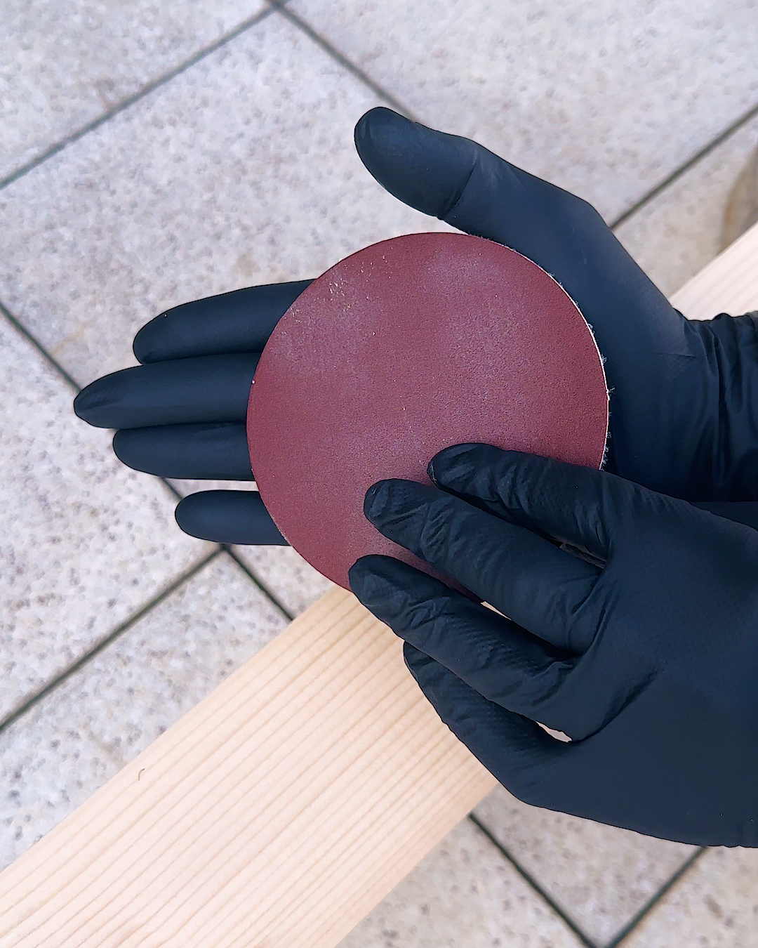 Poncez plus vite avec ce gant de papier de verre fait maison🧤