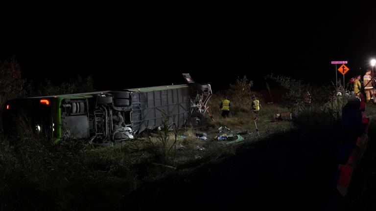 Police describe 'confronting scene' at Queensland bus crash that killed ...