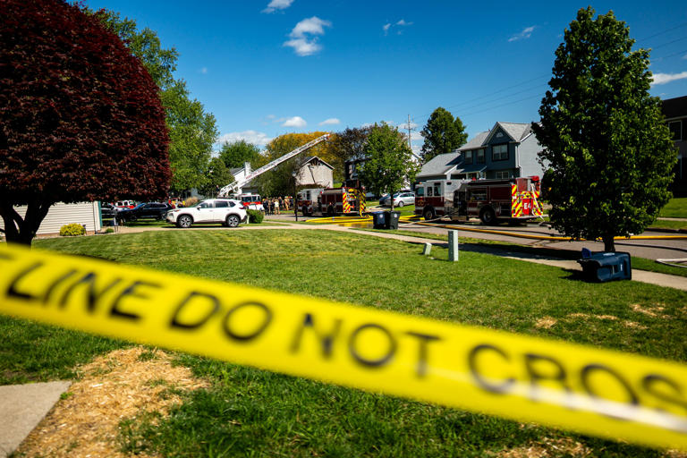 2 dead after small plane crashes into Ohio home, authorities say