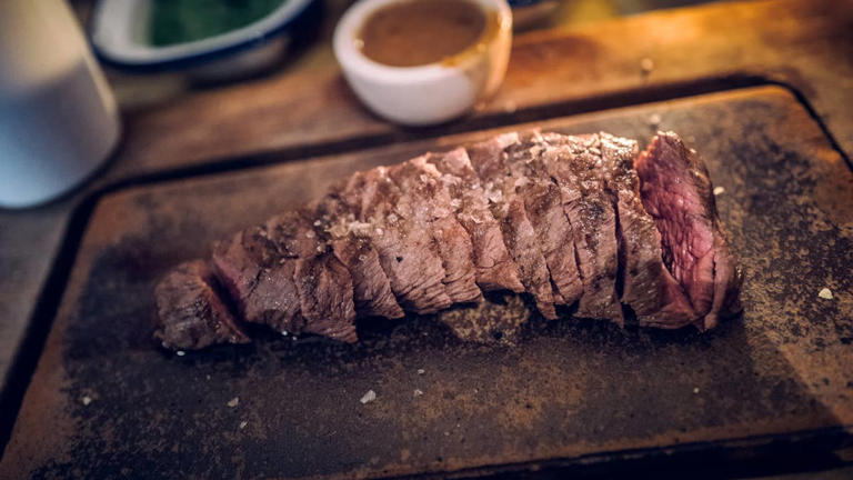 Dietitians say flat iron steak rivals pricier options for protein and ...