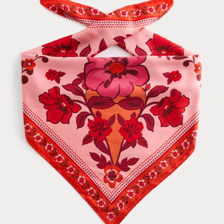Catherine Zeta-Jones elevates her straight-leg jeans with a neckerchief ...