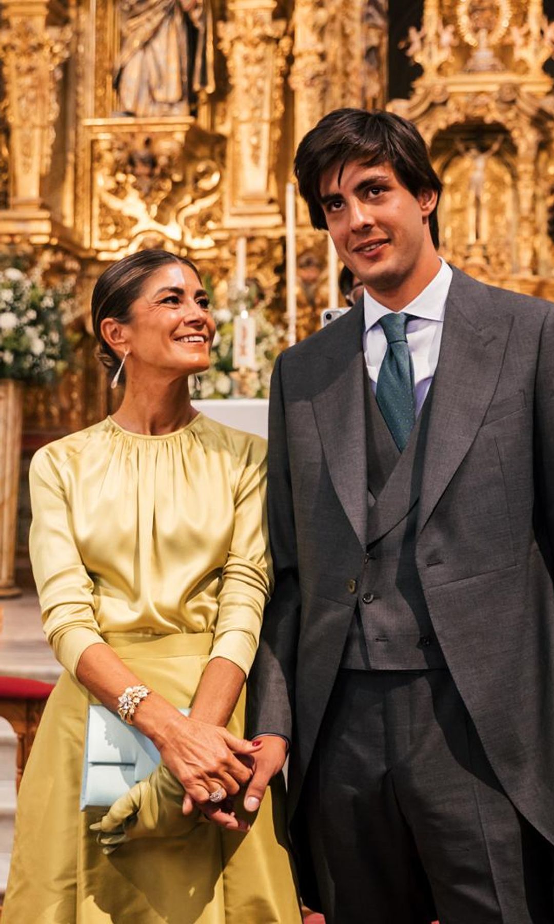 Rocío, la madrina de una boda en Sevilla que triunfó con un conjunto ...