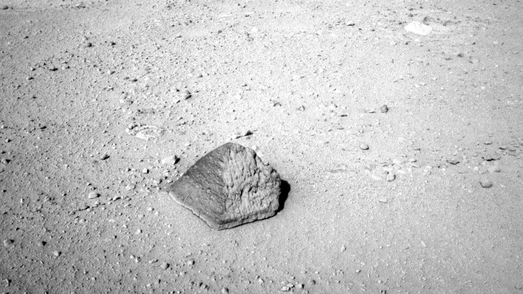 Curiosity rover frees first-ever stuck rock on Mars