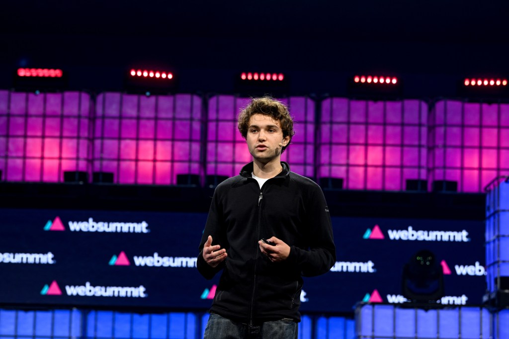 AI-powered bank founded by Peter Thiel protégé wants to replace humans ...