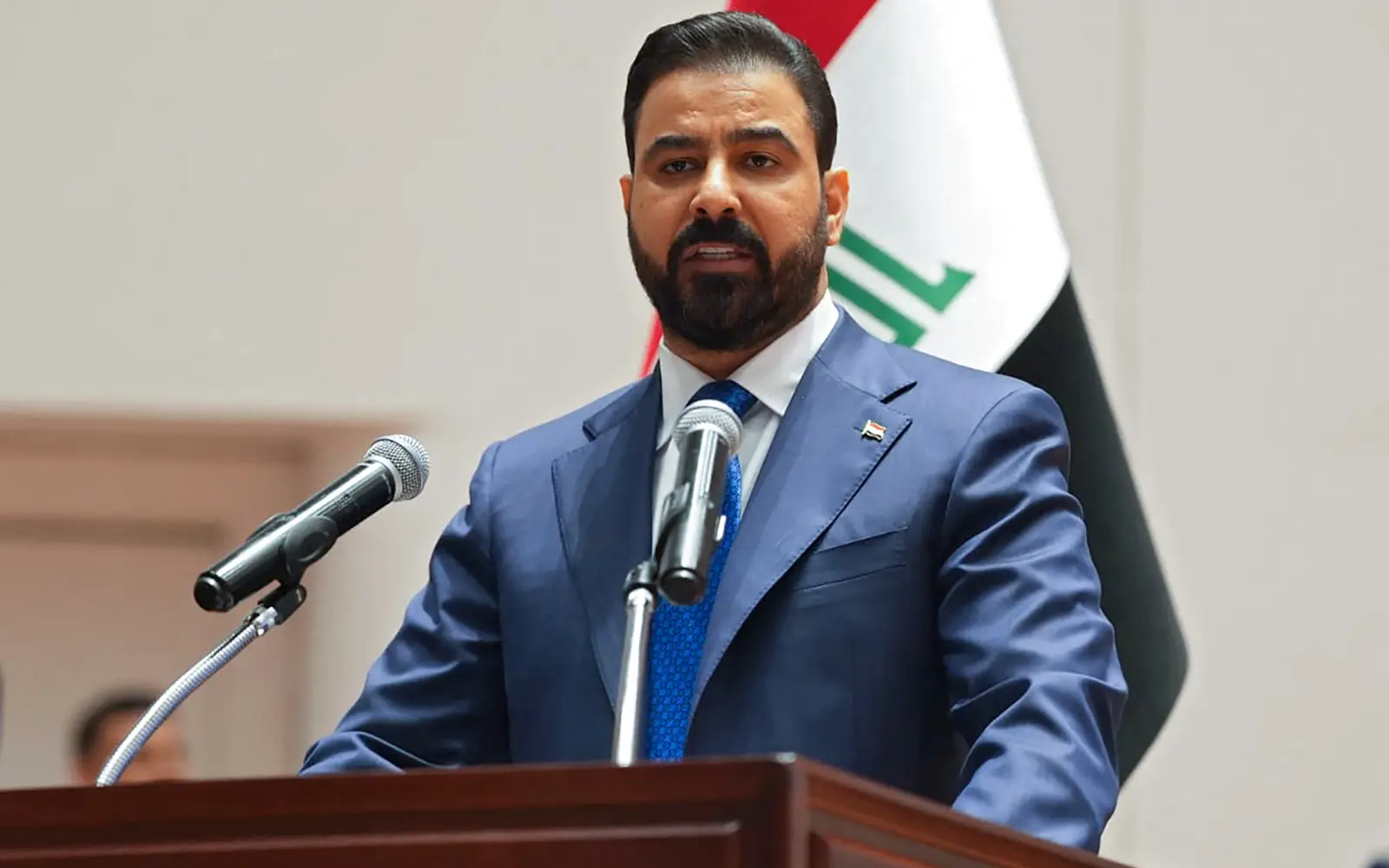 Iraq’s PM vows monopoly on arms as parliament approves government