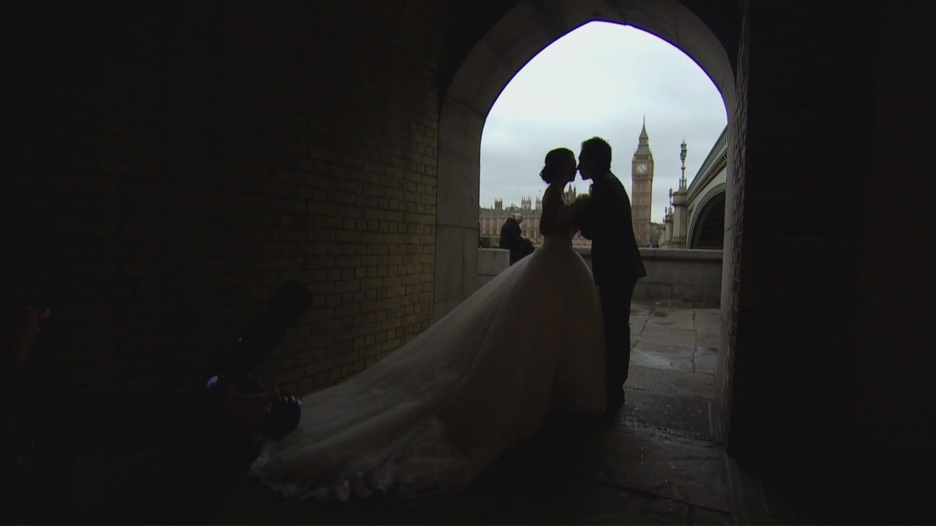How to save money as a guest this wedding season