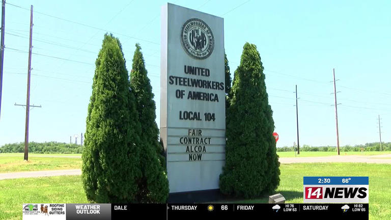 Alcoa steel workers reject contract proposal