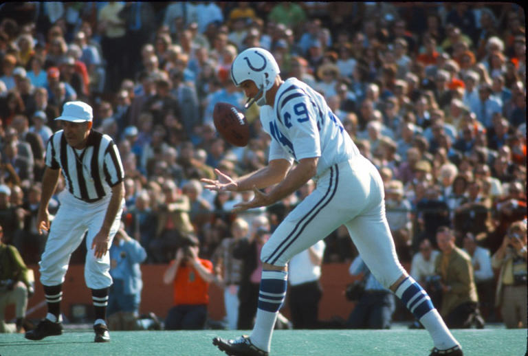 A 13-year NFL veteran who helped the Colts win a Super Bowl died