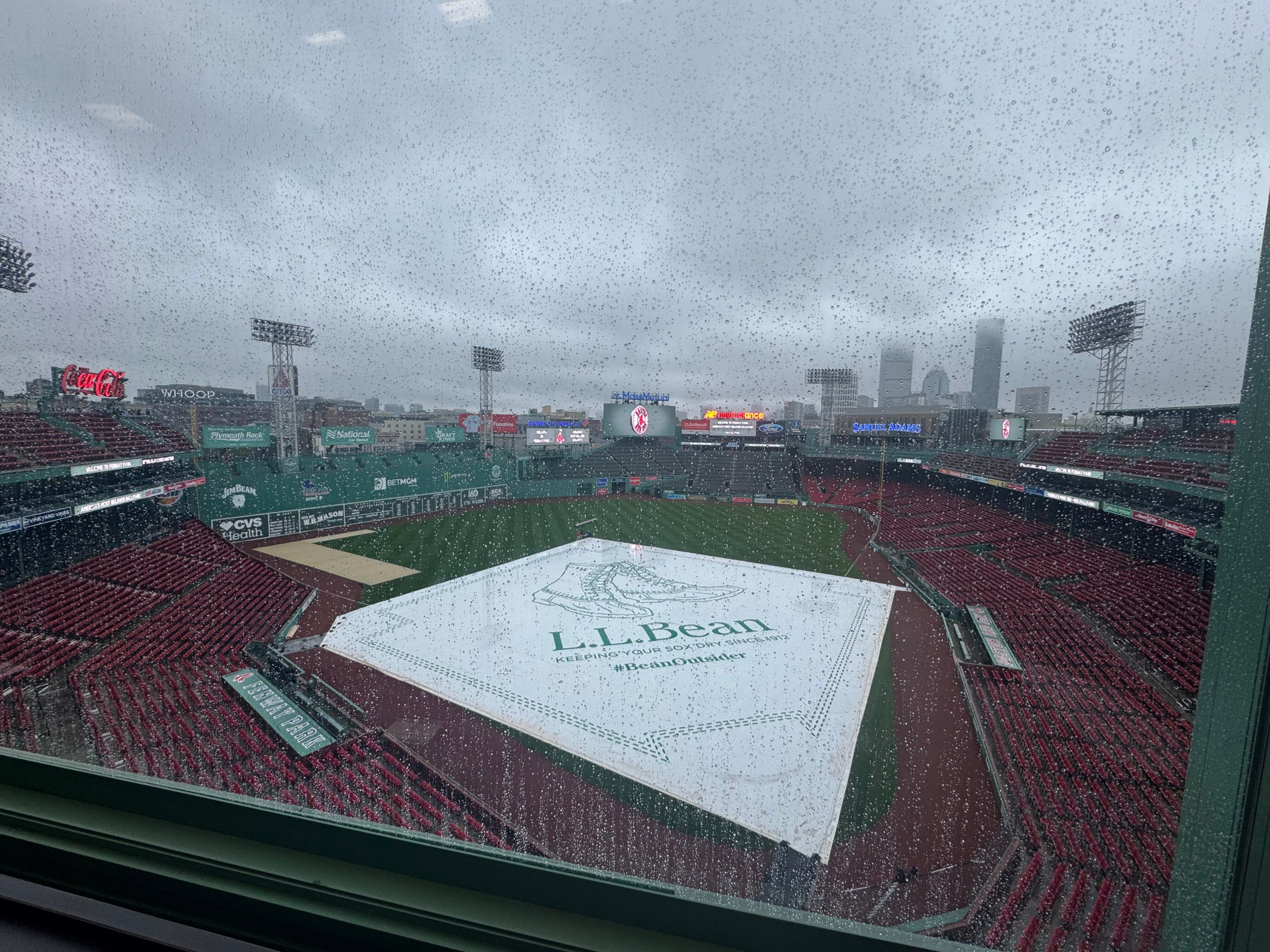 Start of Red Sox-Phillies game delayed due to rain
