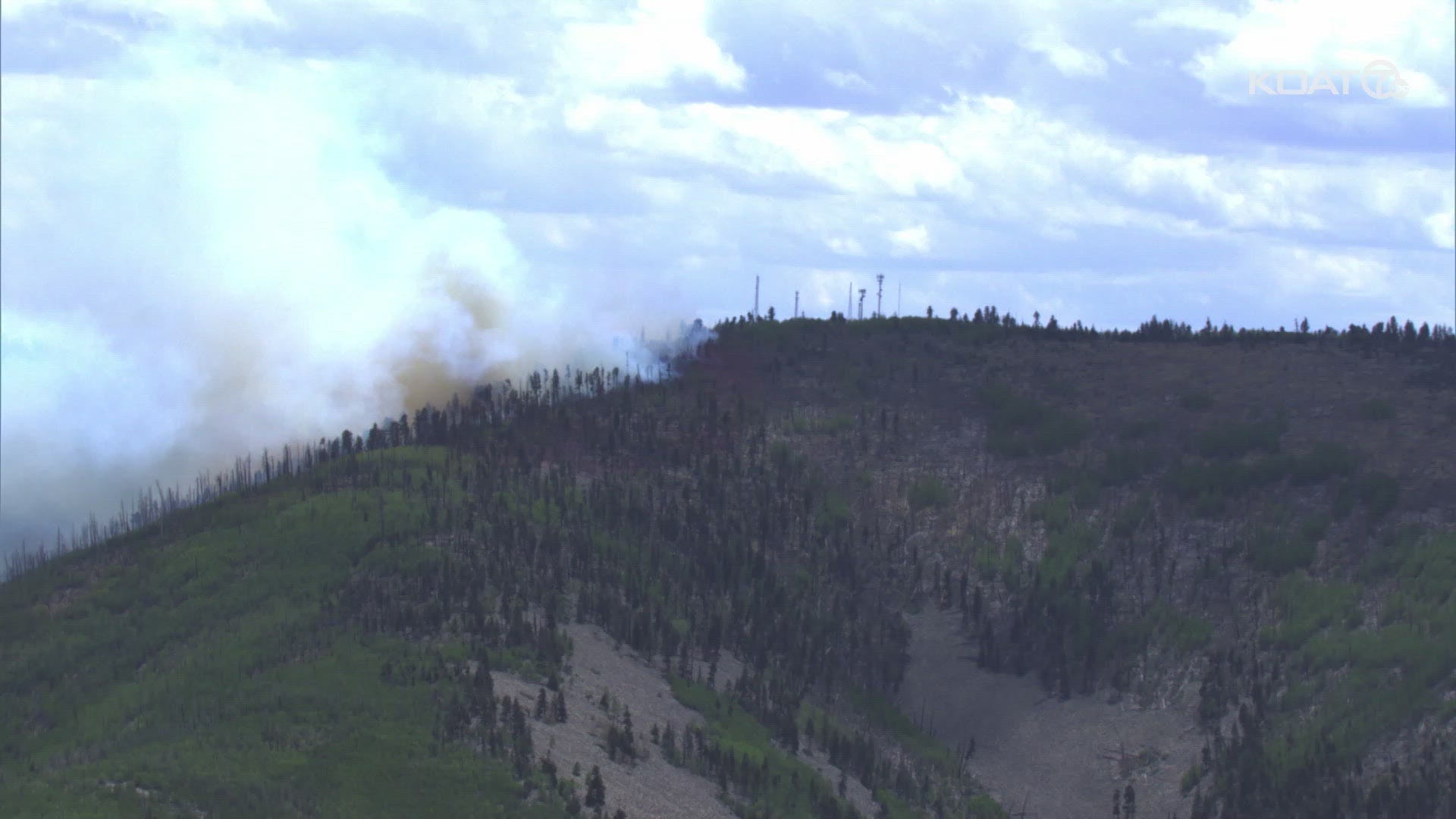 Sky 7 flies over wildfire response near plane crash in southeast New Mexico
