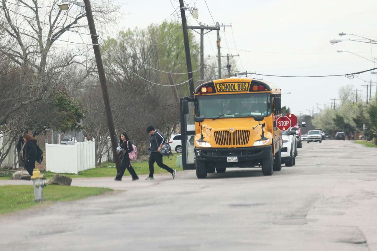 Southeast Dallas, SMU study impact of cracked sidewalks, other issues ...
