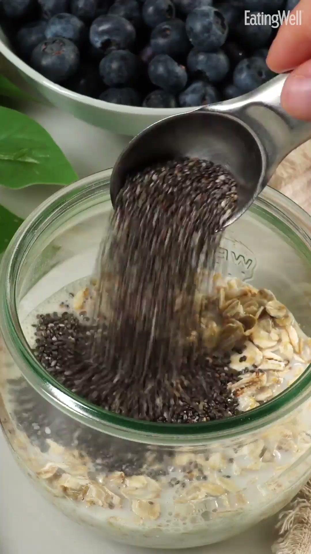 How to make peanut butter overnight oats