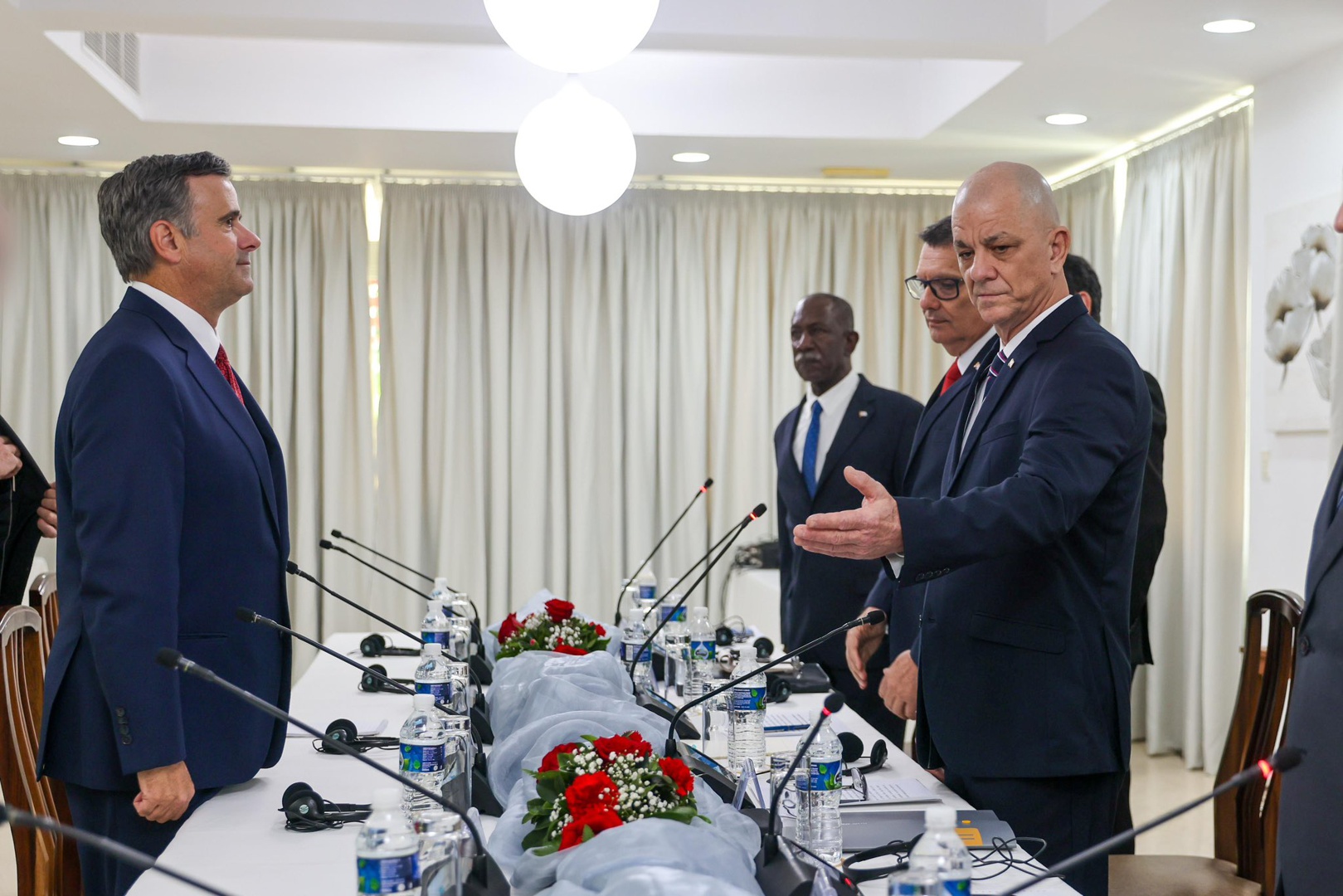 CIA confirma reunión de su director en La Habana con altos funcionarios ...