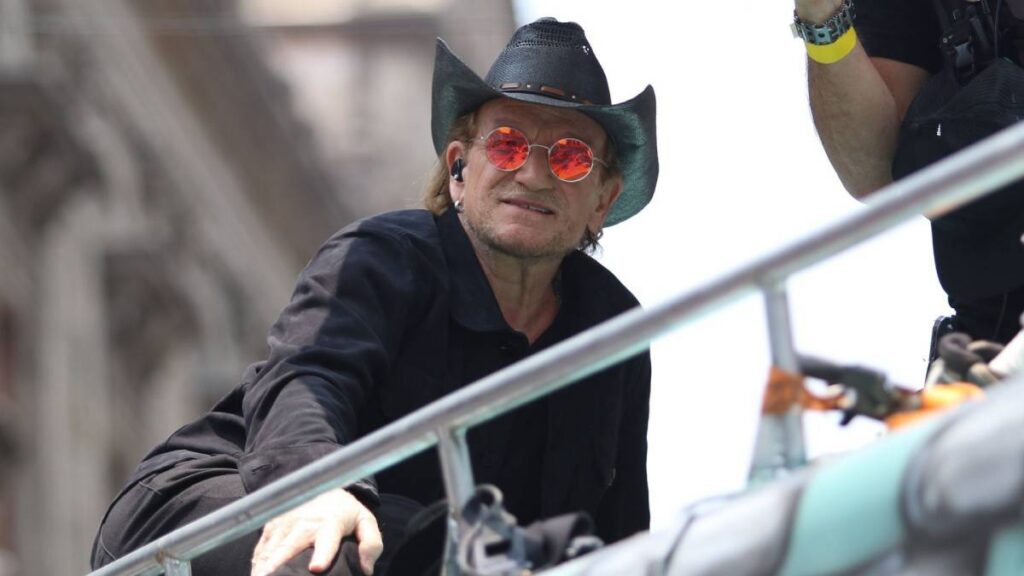 Bono se olvida del rock; el cantante de U2 sorprende bailando salsa en ...