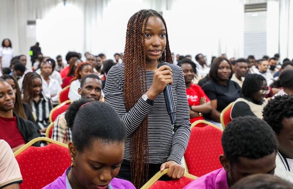 Rwanda : Brice Clotaire Oligui Nguema échange avec la diaspora ...