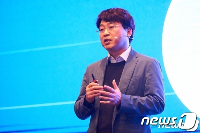 [단독] AXZ 신임 대표에 이건수 업스테이지 AI검색부문장 내정