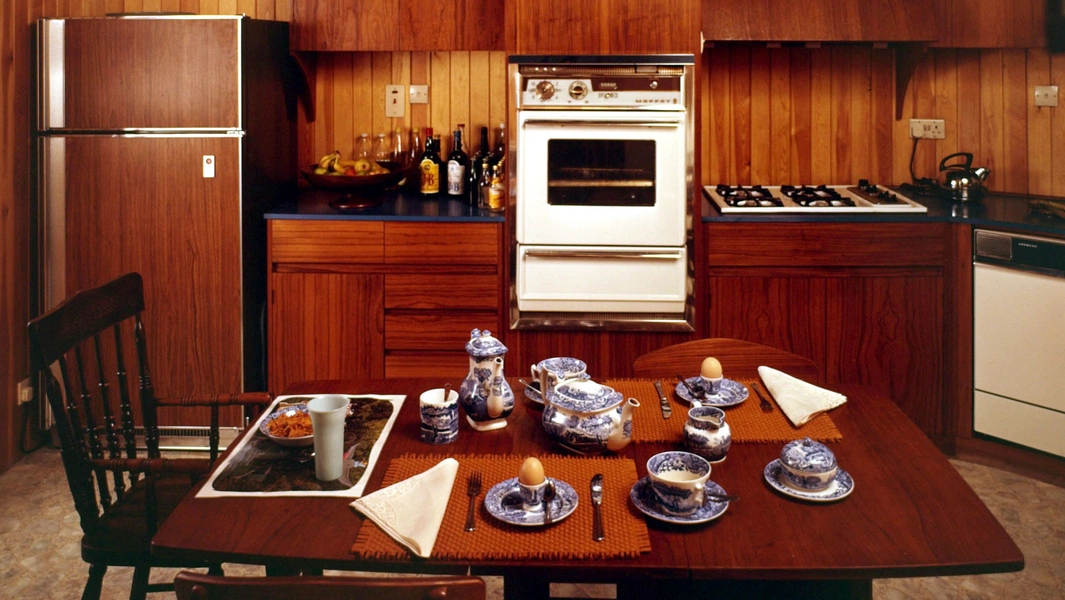 1960s wood paneling trend influences modern wardrobe design