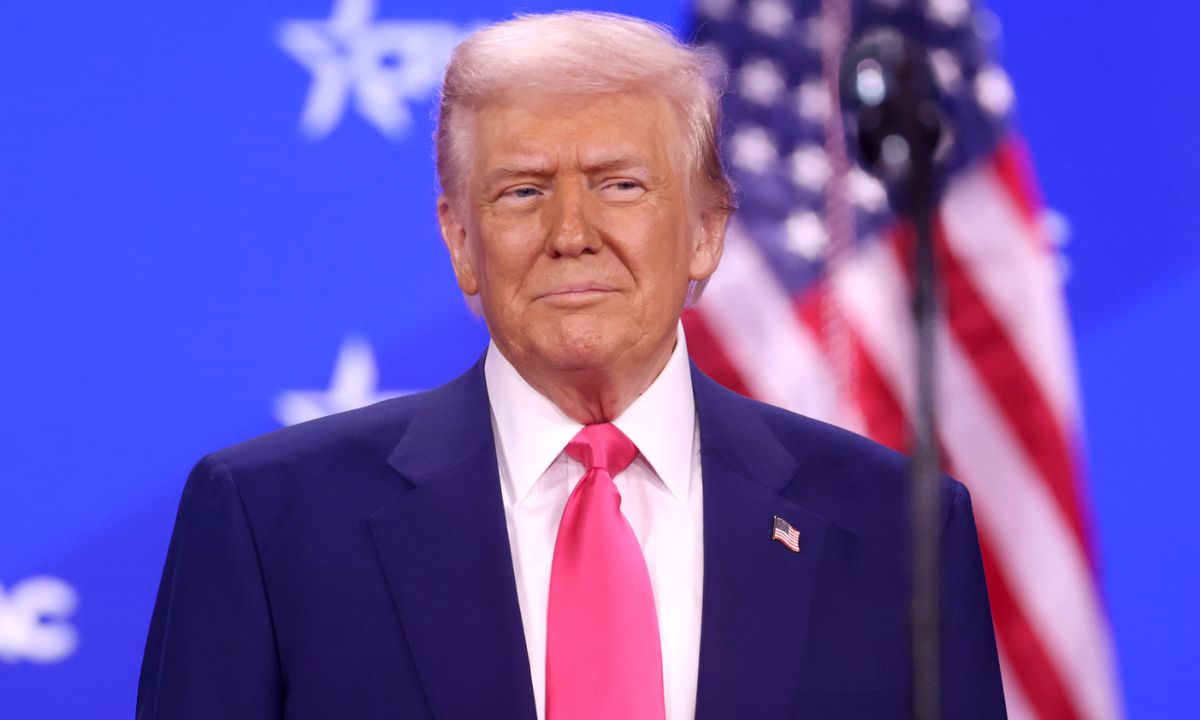 'Gnarly' and bruised: Viral photos of Trump's hands in China fuel new ...
