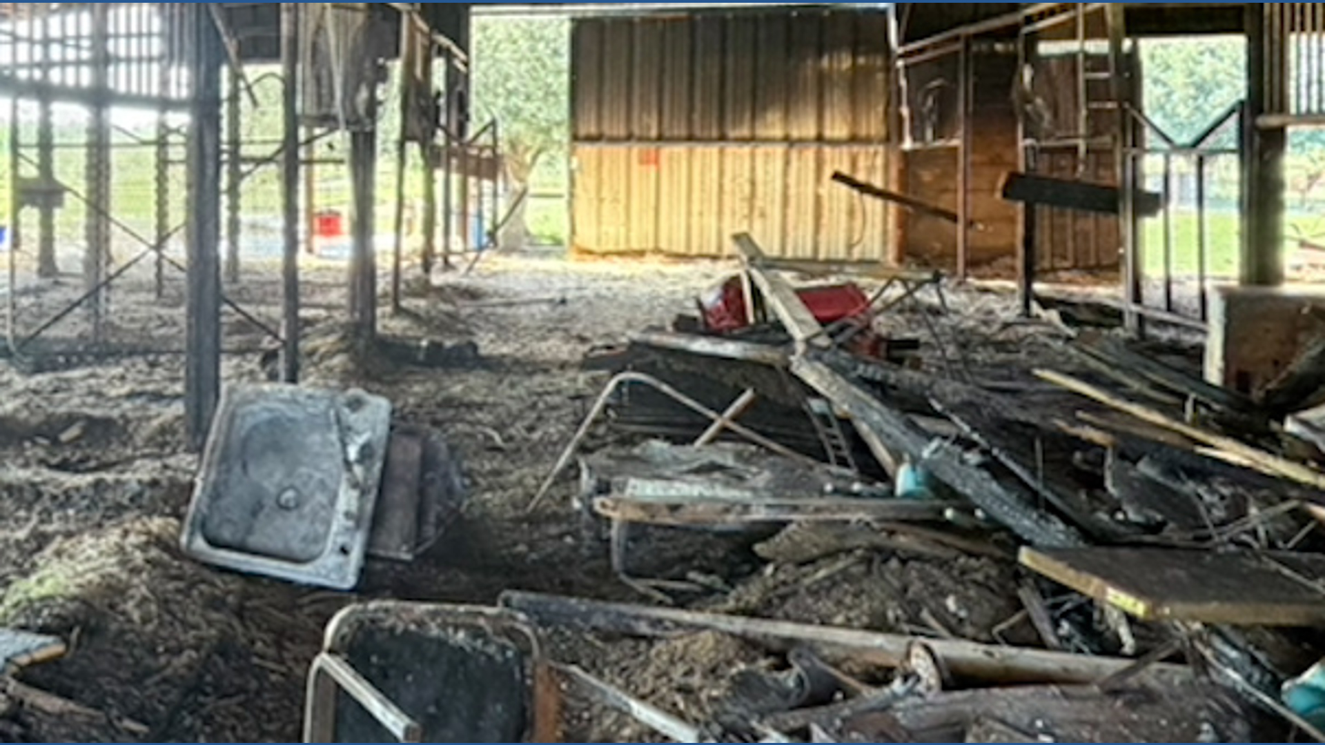 Fire destroys a Floresville horse training barn