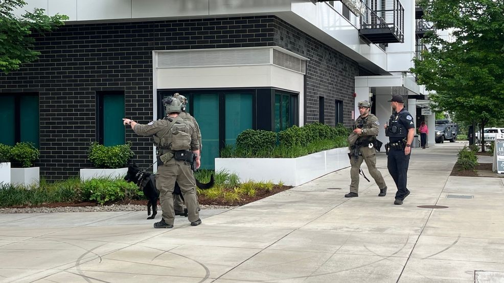 Suspect arrested after standoff with police at Vancouver Waterfront ...