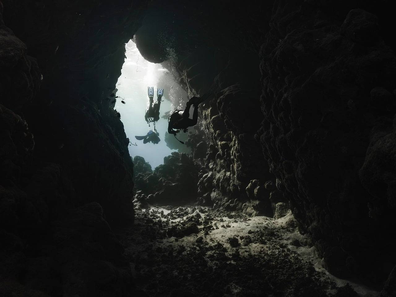 Five Italians Die In Maldives Cave Diving Tragedy