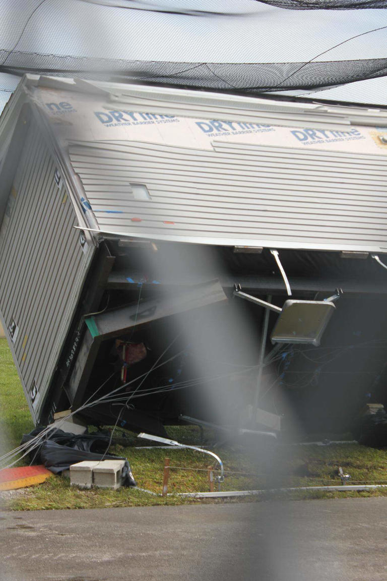 How much hurricane-force wind can a house take before blowing down ...