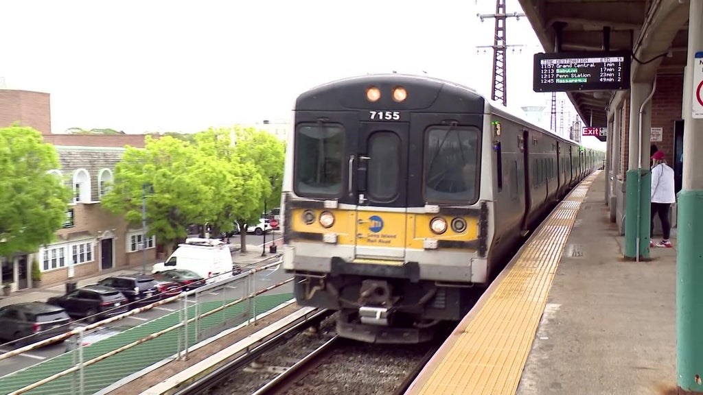 No deal to avert LIRR strike after MTA, unions meet for hours Thursday
