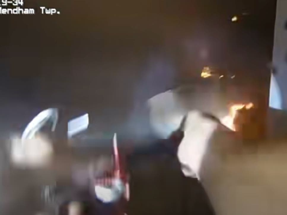 Mendham cop runs through smoke-filled home to extinguish fire: See video