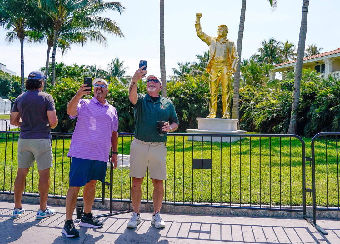 Tr*mp’s giant gold statue unveiling gets even weirder thanks to one ...