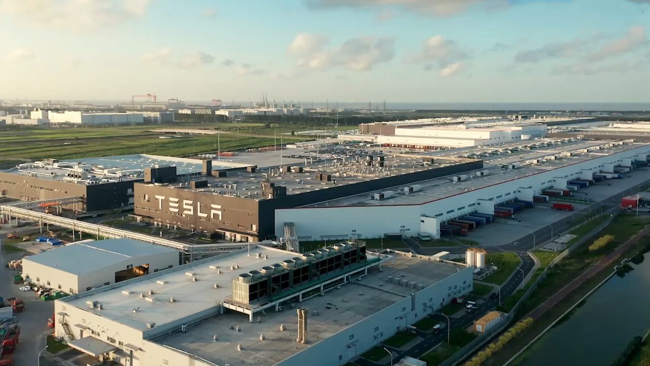 Tesla doubles down on Berlin battery production with $250 million more ...