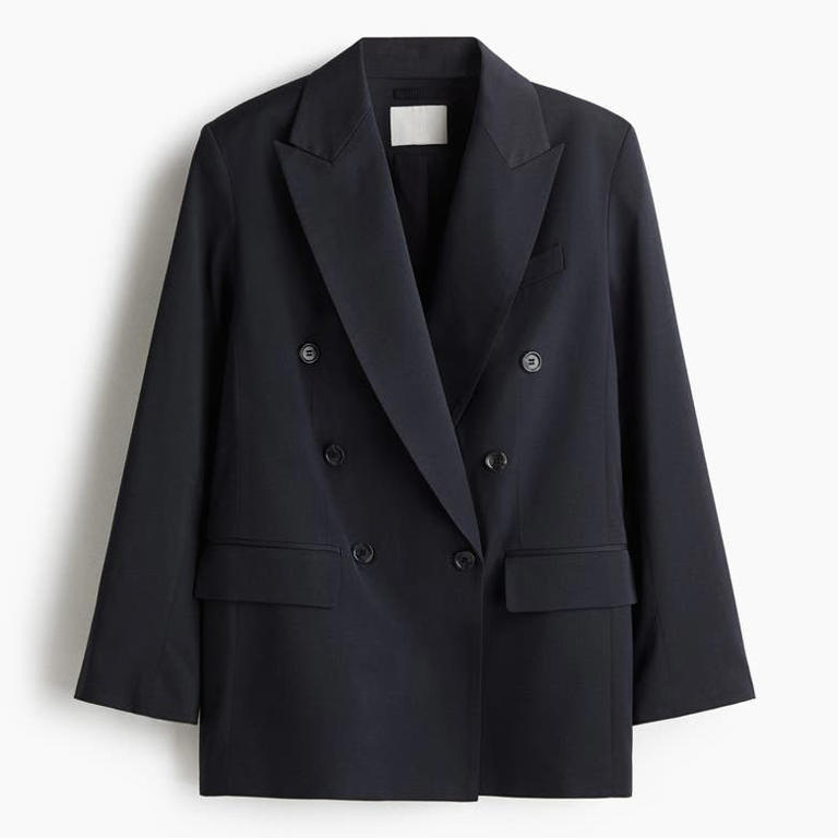 Martha Stewart elevates her straight-leg jeans and sharp blazer with ...