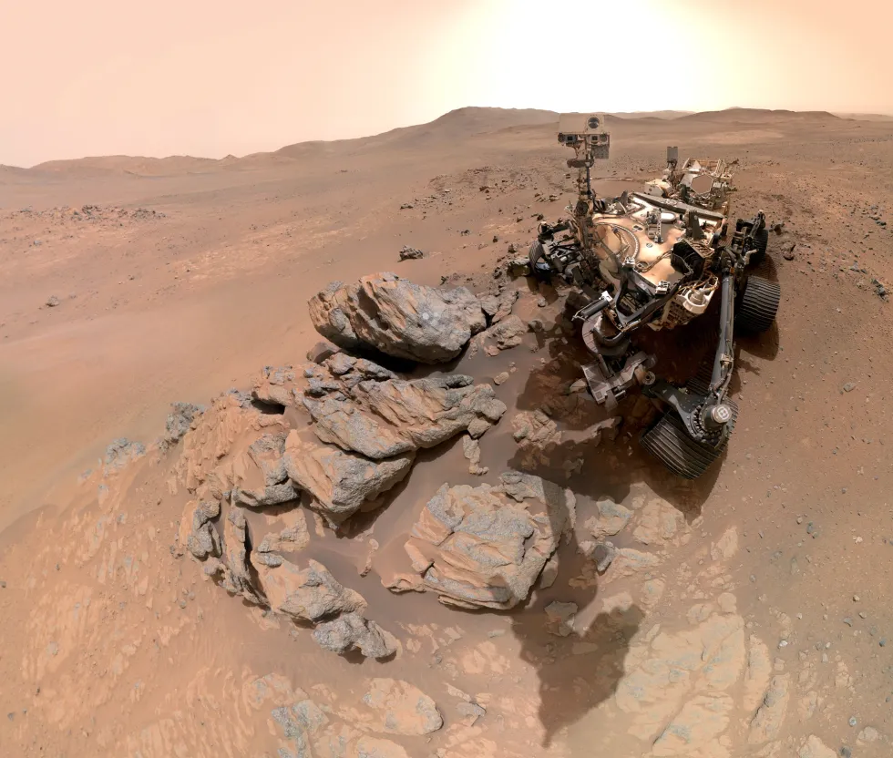NASA rover stuns in new selfie from Mars with sweeping backdrop of red ...