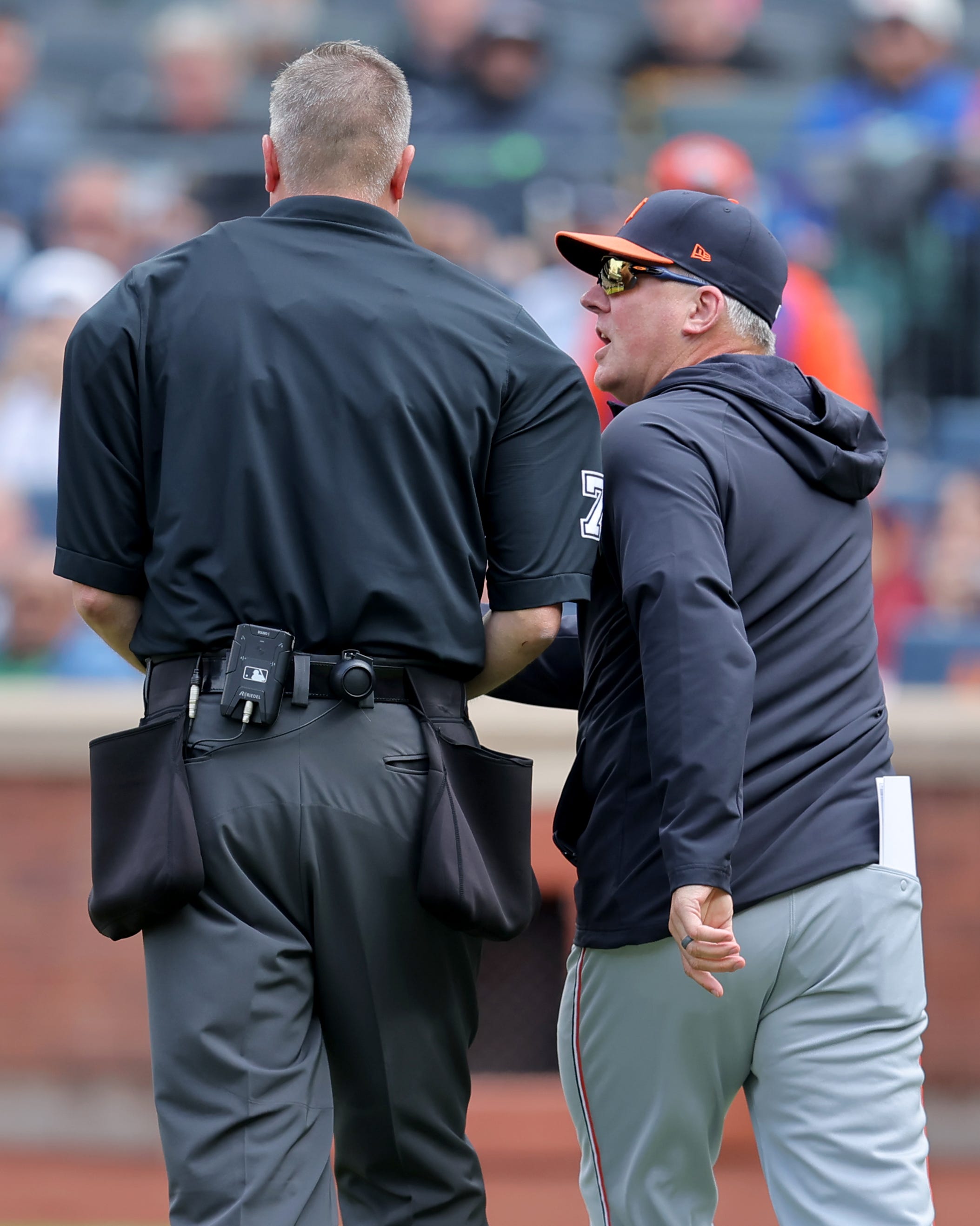 Tigers manager AJ Hinch ejected after brutal out call against Mets