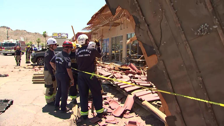 Caught on camera: Portion of roof collapses at north Phoenix strip mall