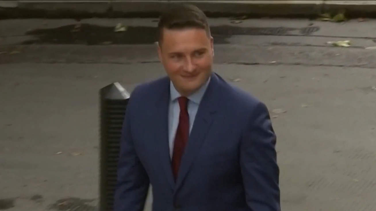 Senior UK minister resigns in bid to unseat prime minister