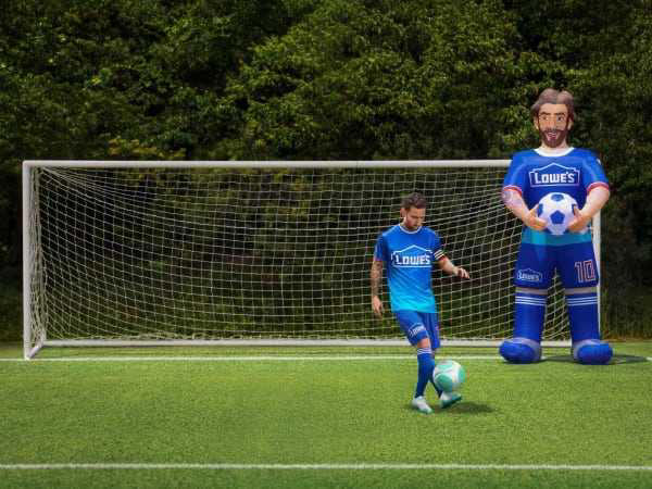 Snap a pic with a 20-foot Lionel Messi inflatable in Dallas this weekend