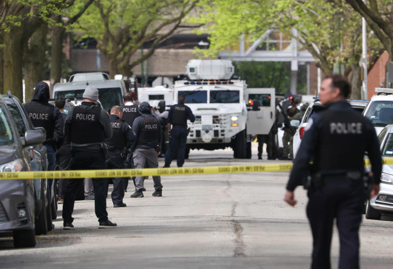 Over 200 Chicago-area alleged criminals with ankle monitors are AWOL ...